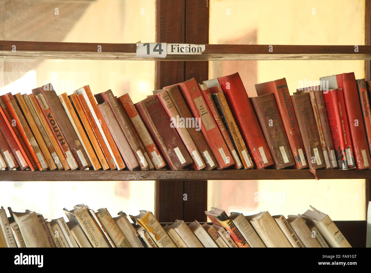 books on a shelf Stock Photo - Alamy