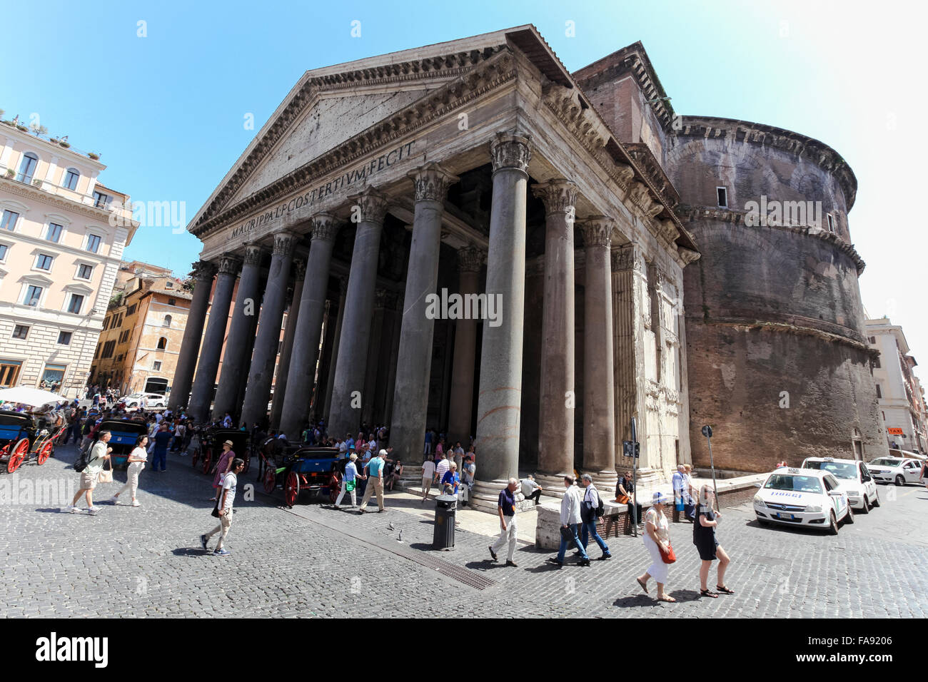 The Pantheon and Piazza Rotonda in Rome Stock Photo - Alamy
