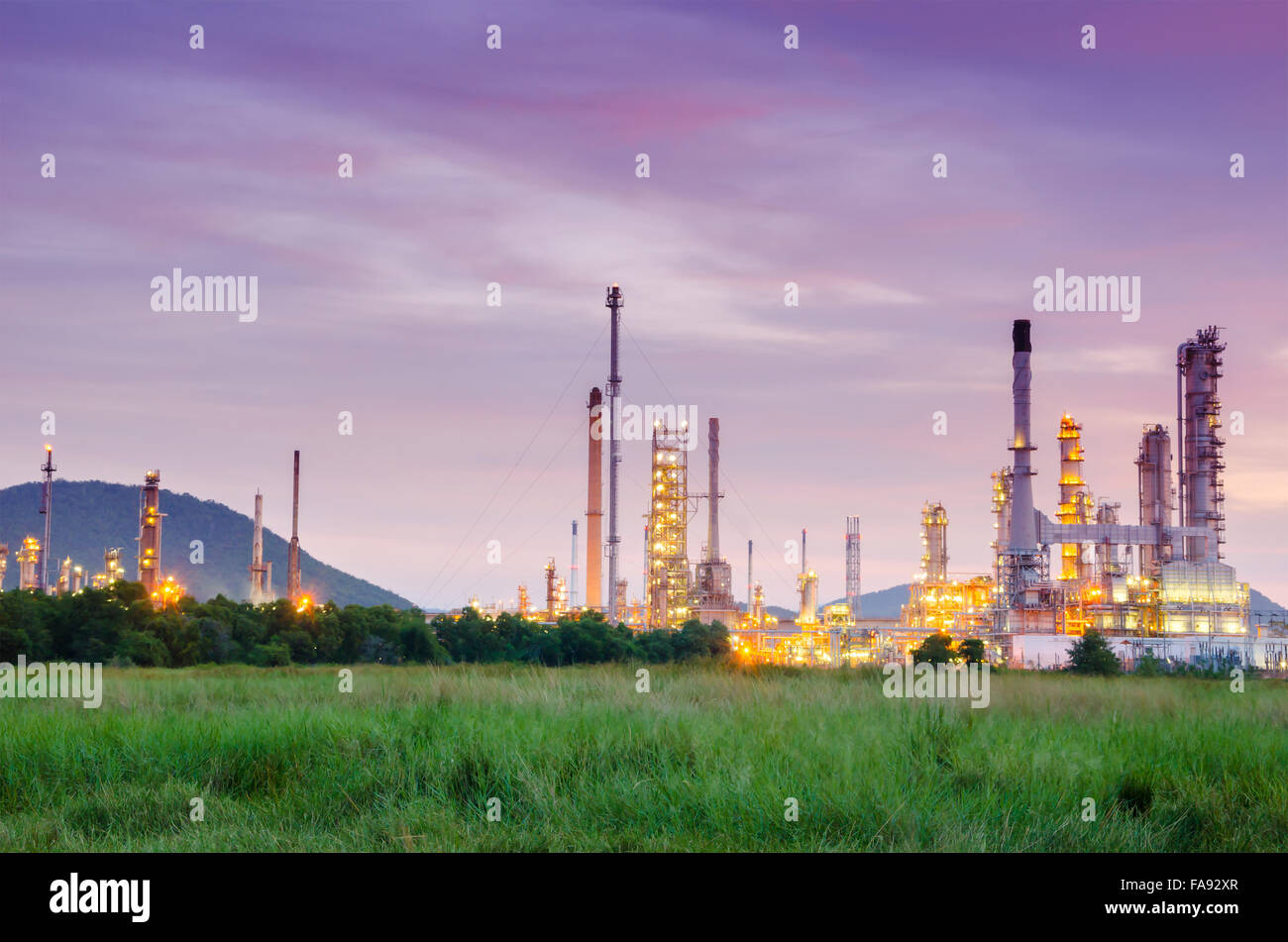Oil refinery chemical plant hi-res stock photography and images - Alamy