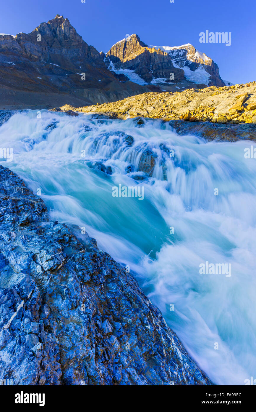 Mountain peaks along icefields parkway hi-res stock photography and ...