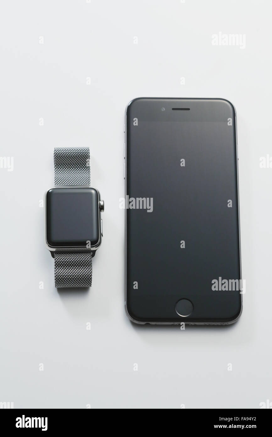 Wearable devices hi-res stock photography and images - Alamy