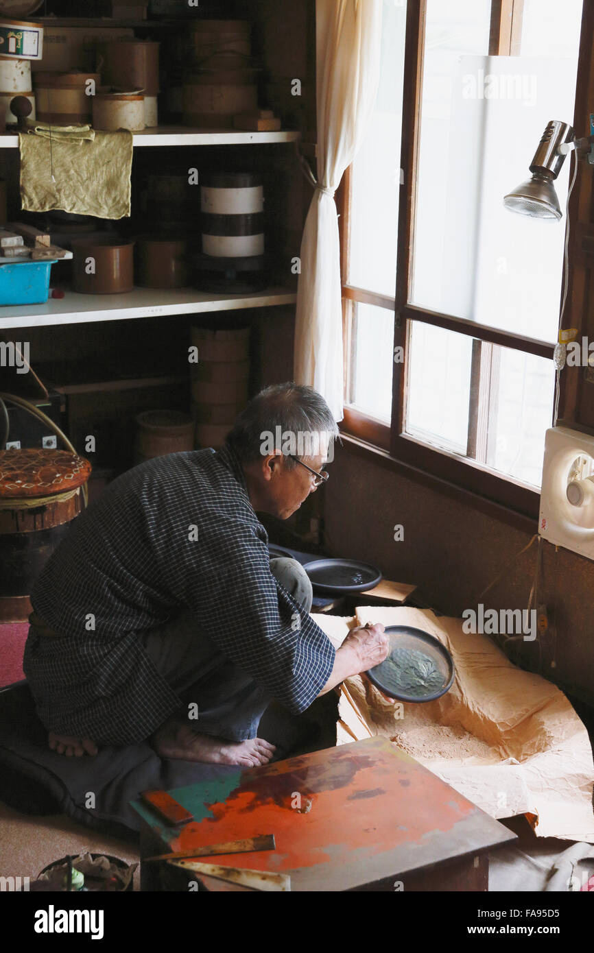 Japanese lacquer artisan working in the studio Stock Photo - Alamy