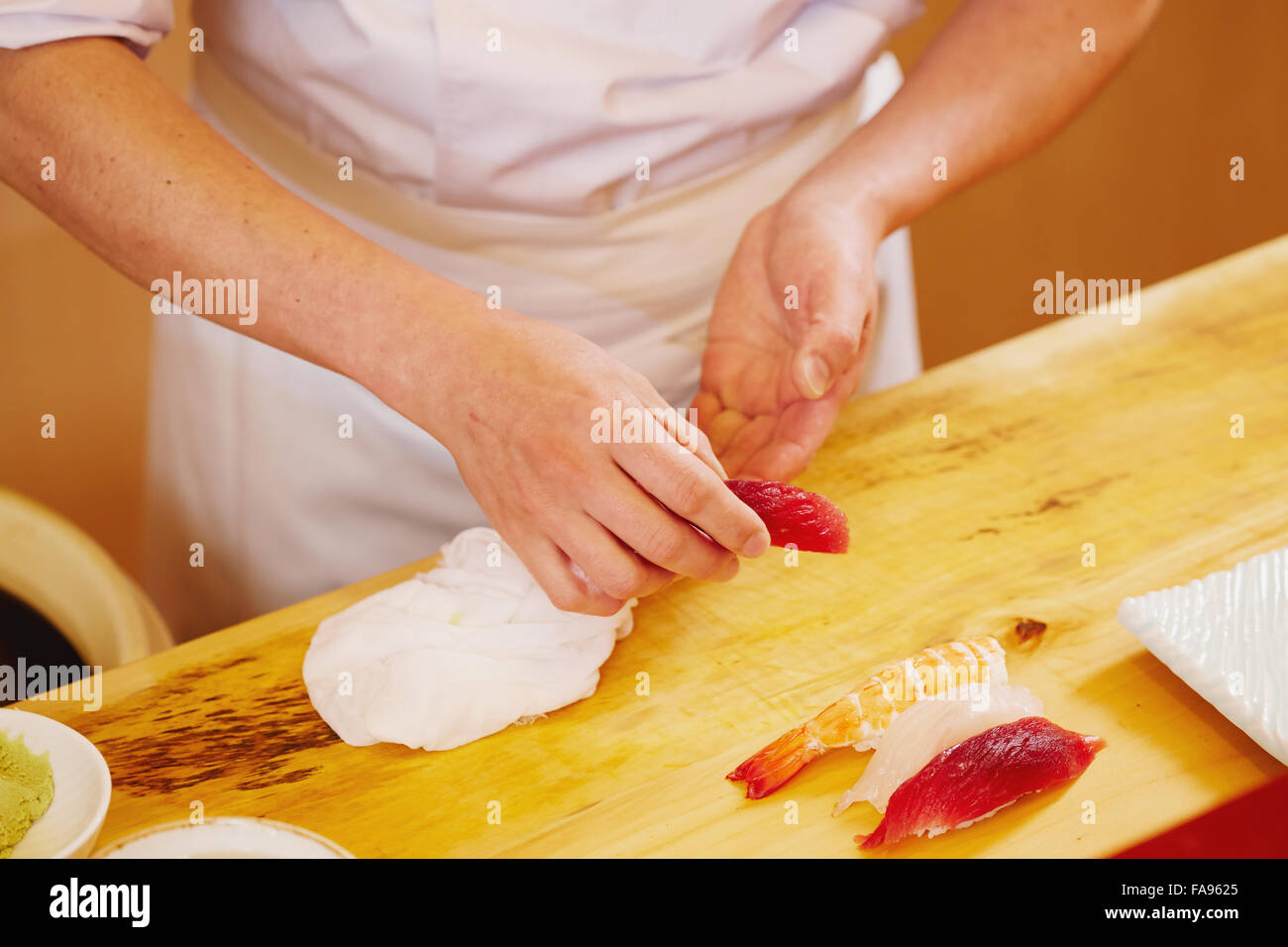 Men working high quality hi-res stock photography and images - Alamy