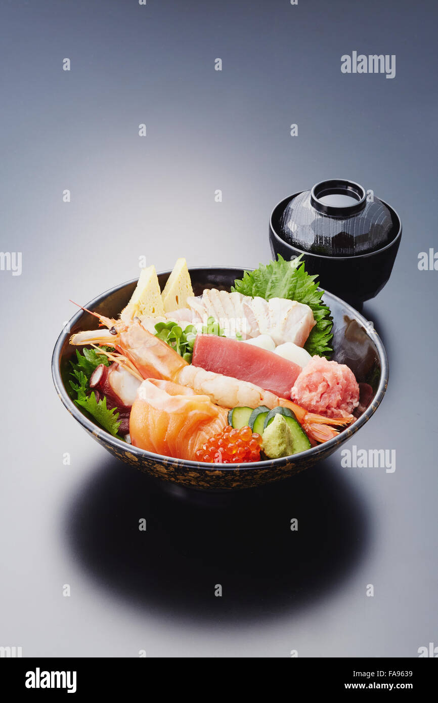 Japanese-style seafood bowl Stock Photo - Alamy