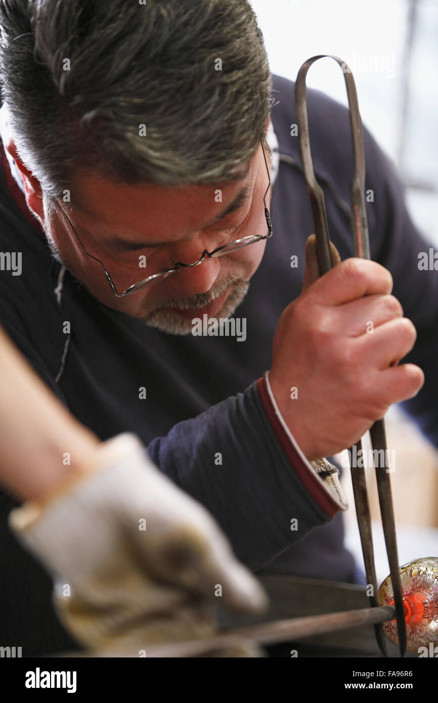 Japanese glass artisan working in the studio Stock Photo - Alamy