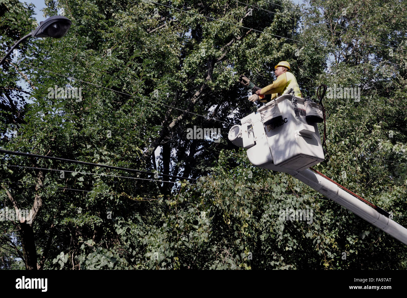 Utility worker working on power lines Stock Photo - Alamy