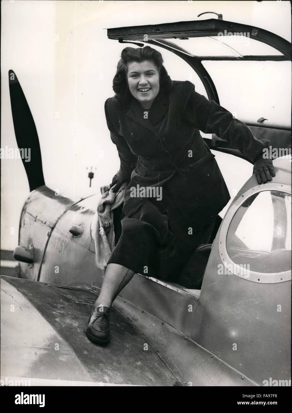 1968 - A pilot at seventeen: Seventeen year old Joy Simpson, of Redruth ...