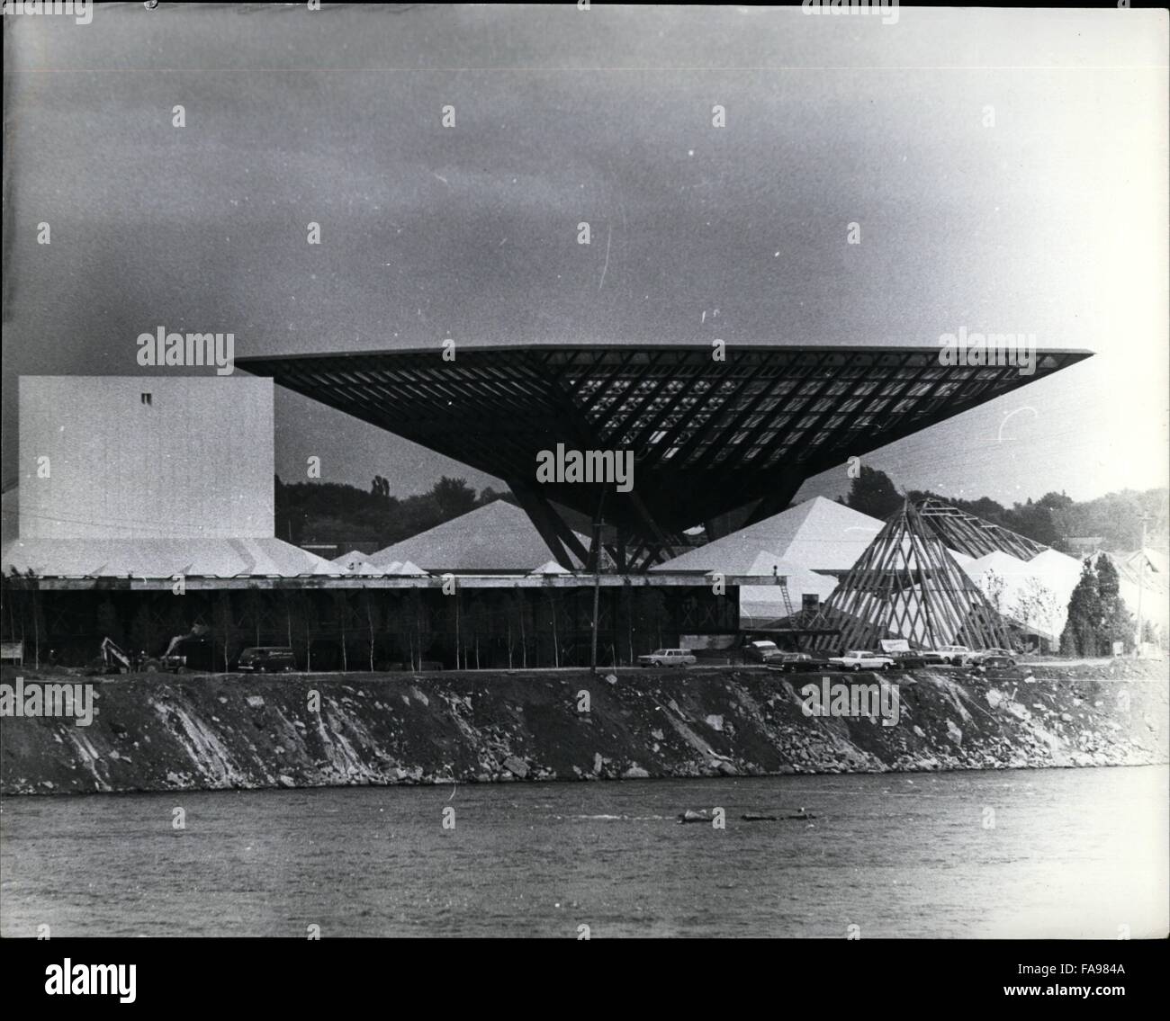 1967 - Crazy Horse Saloon Dancer Models Accessories © Keystone Pictures ...