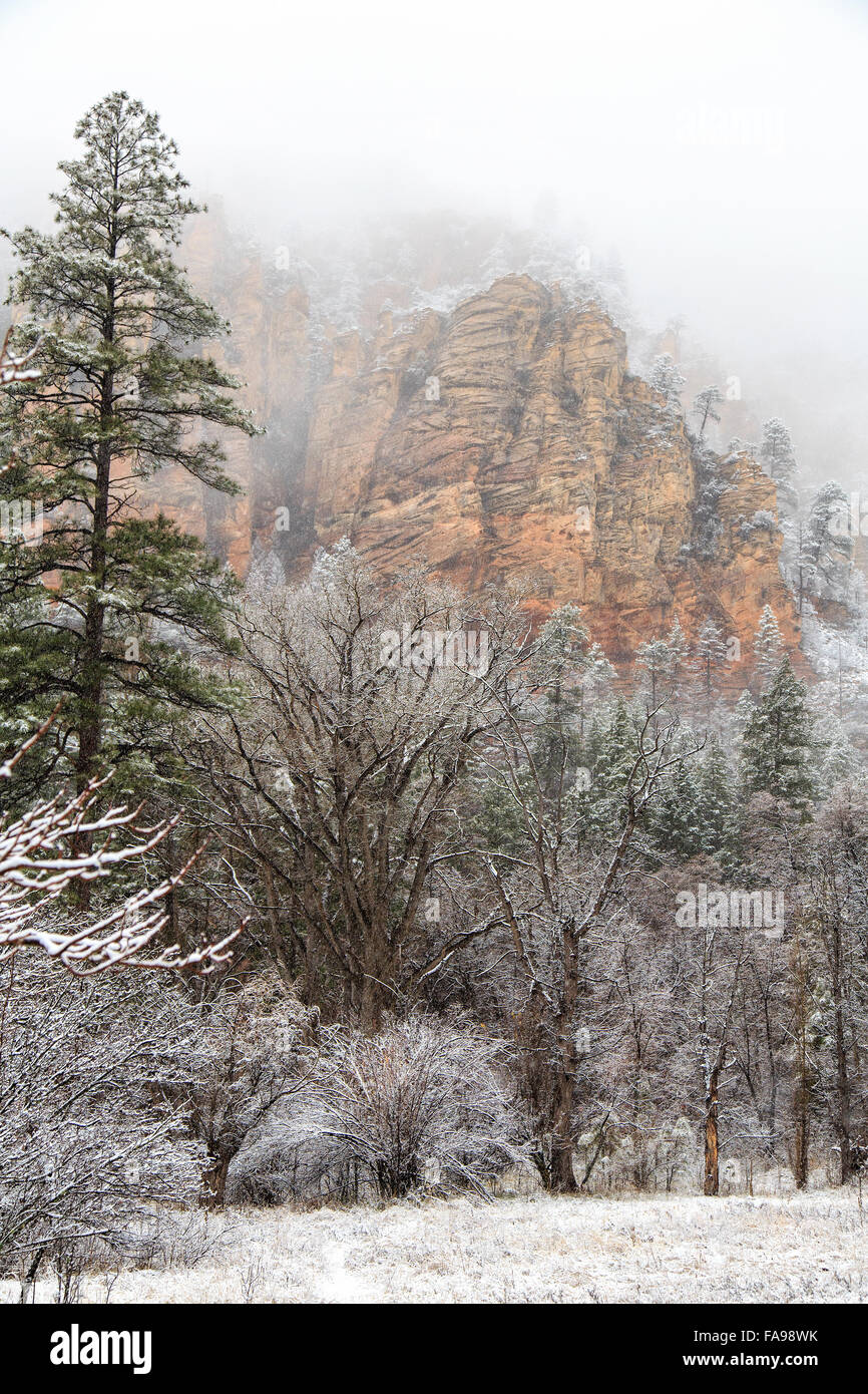 Protruding cliffs hi-res stock photography and images - Alamy