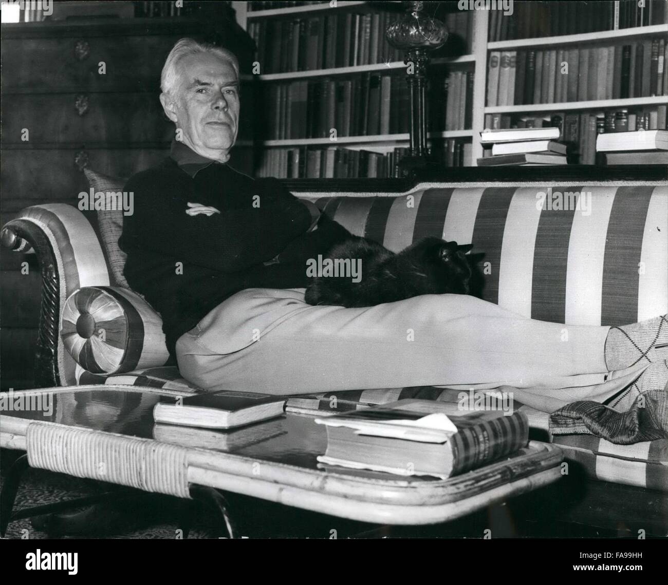 Anthony powell novelist hi-res stock photography and images - Alamy