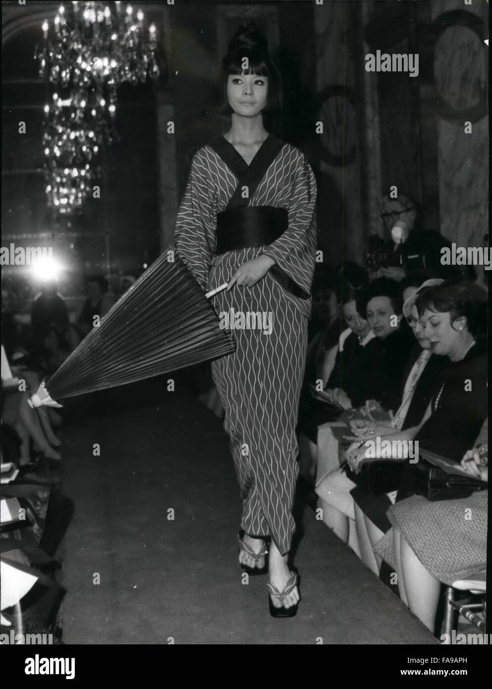 1955 - Kimonos In Paris. Famous Japanese fashion designer Mrs. Chiyo ...