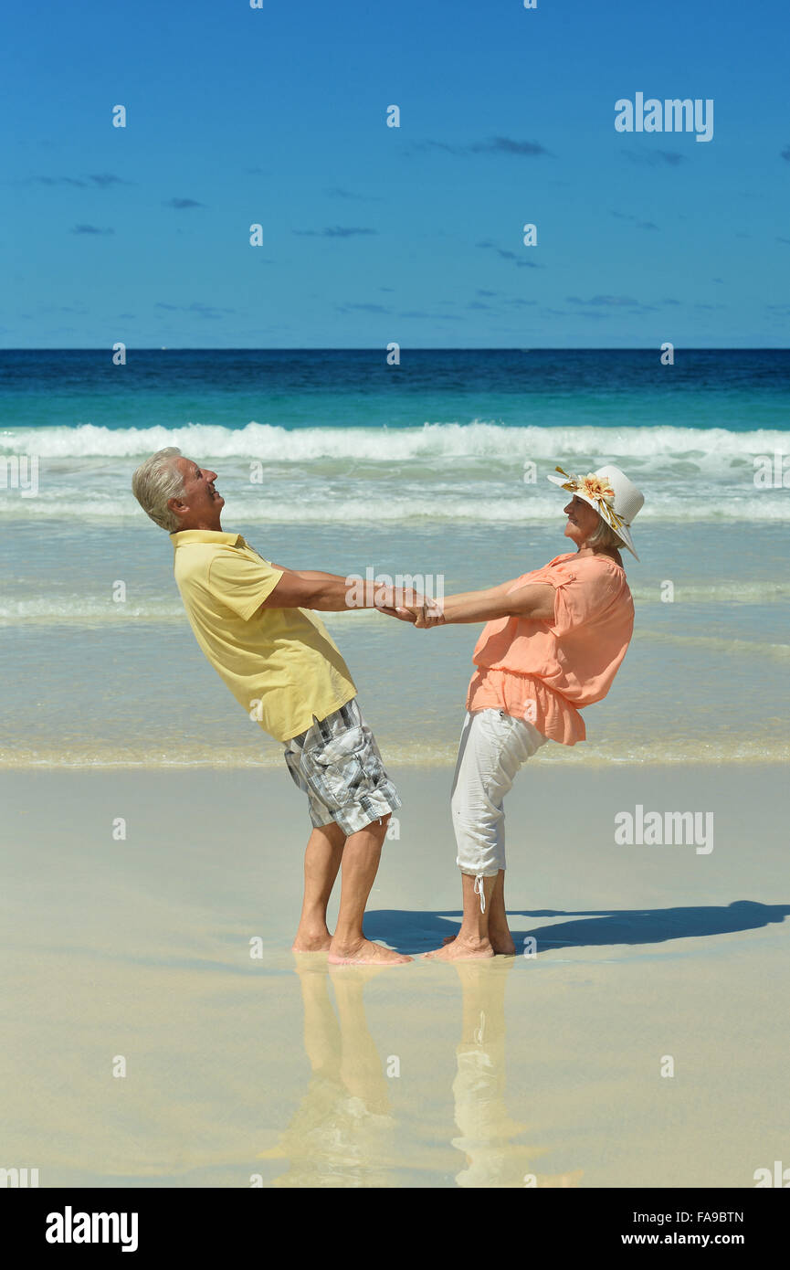 Elderly couple rest at tropical resort Stock Photo - Alamy