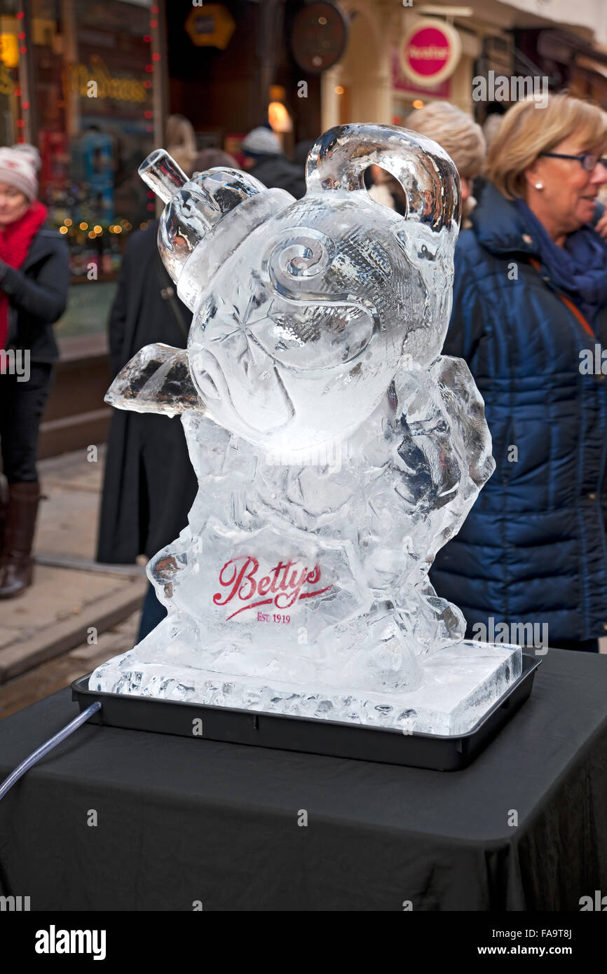 Giant ice sculpture hi-res stock photography and images - Alamy