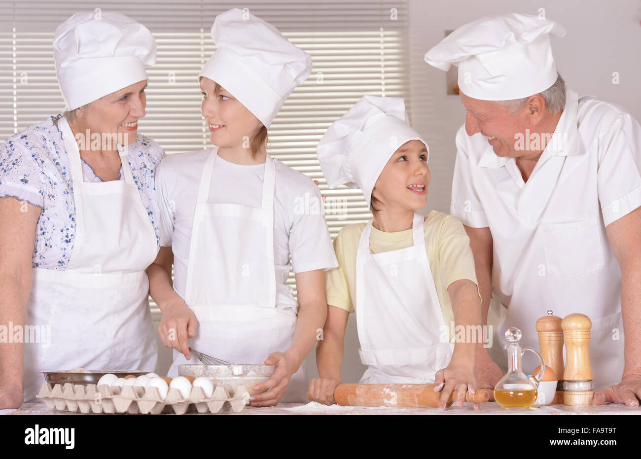 Family cooking together Stock Photo - Alamy