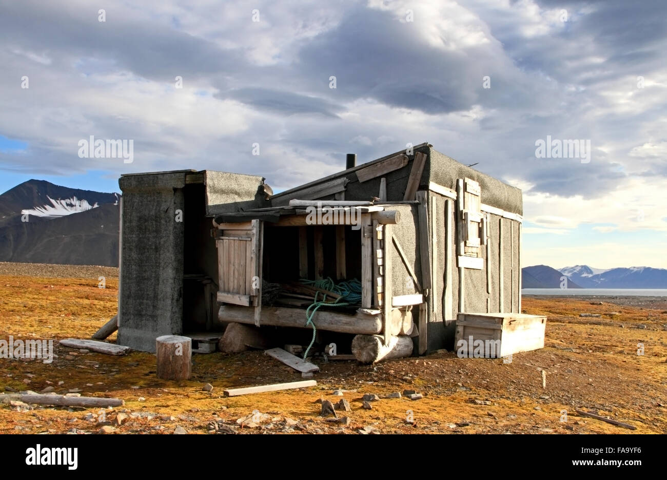 Trappers cabin hi-res stock photography and images - Alamy