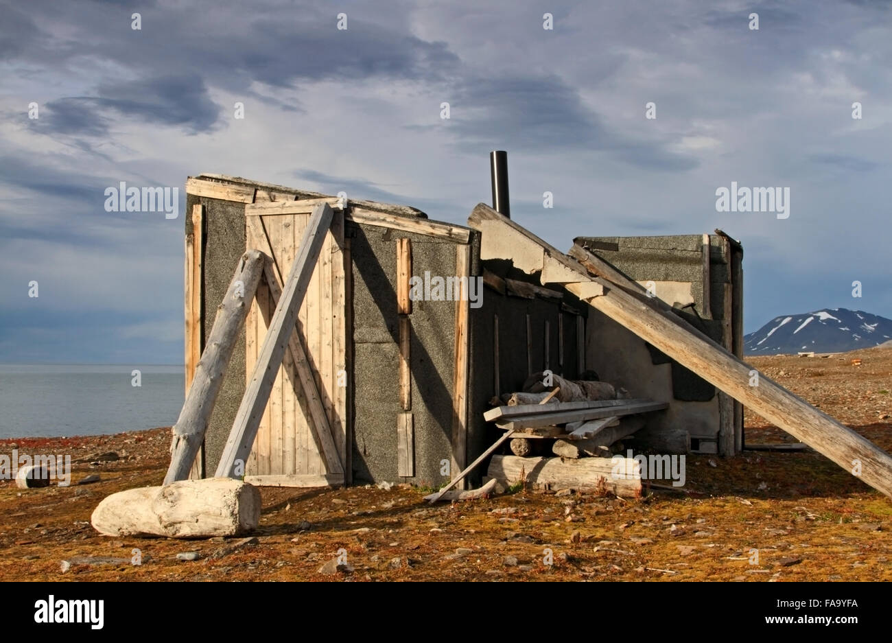Trappers cabin hi-res stock photography and images - Alamy