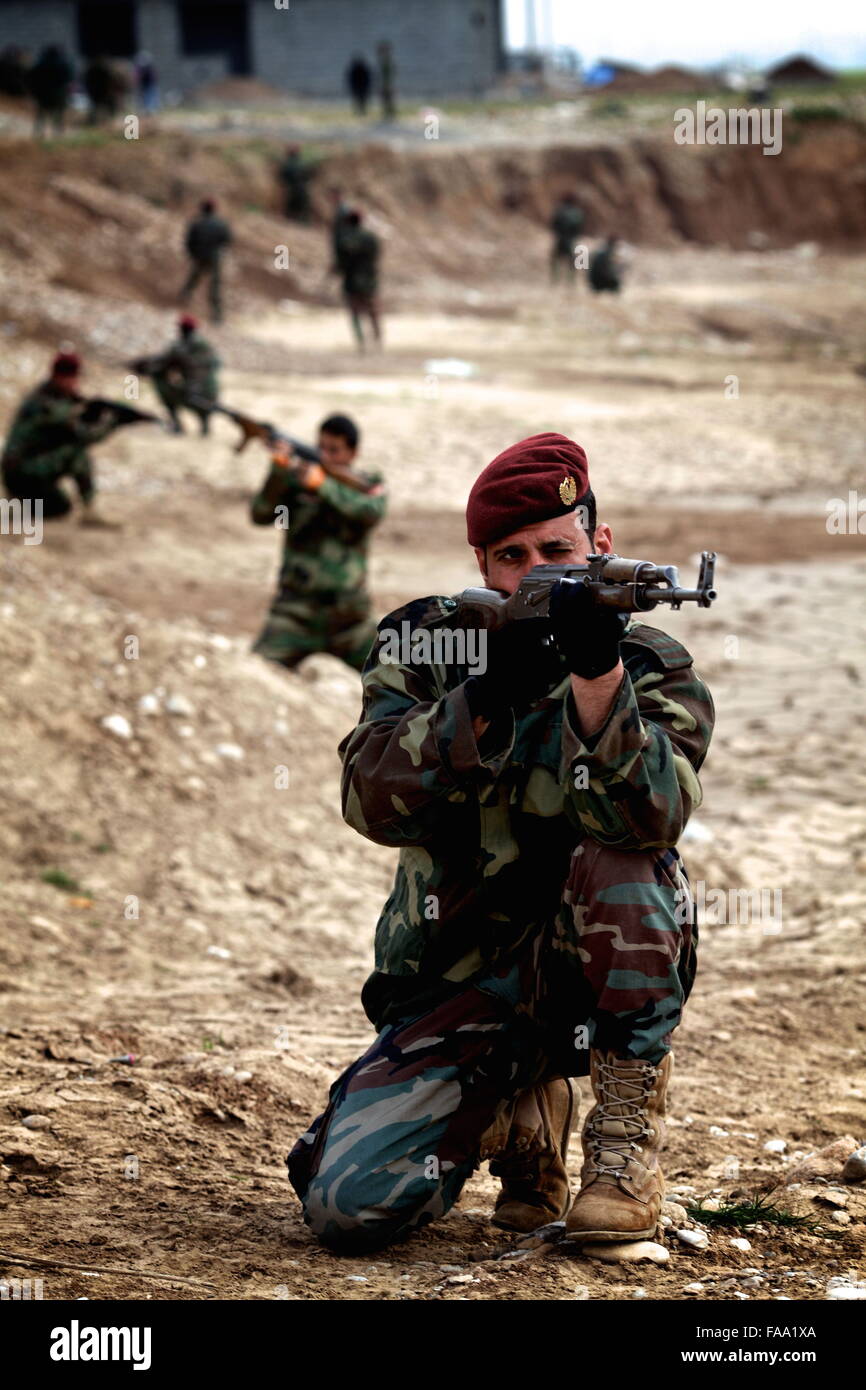 Iraq. 28th Jan, 2015. Peshmerga soldiers on a patrol drill learning how ...