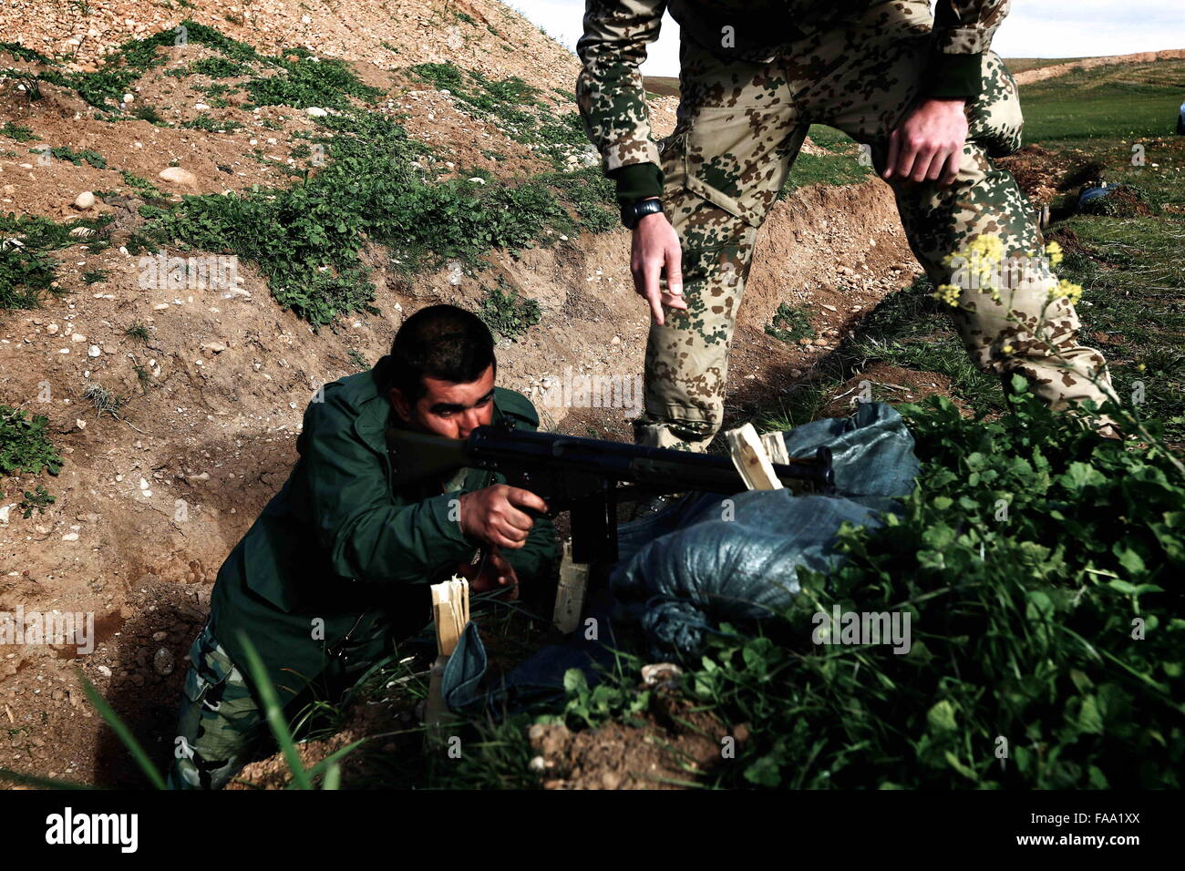 Iraq. 24th Feb, 2015. A German advisor training a Peshmerga soldier ...