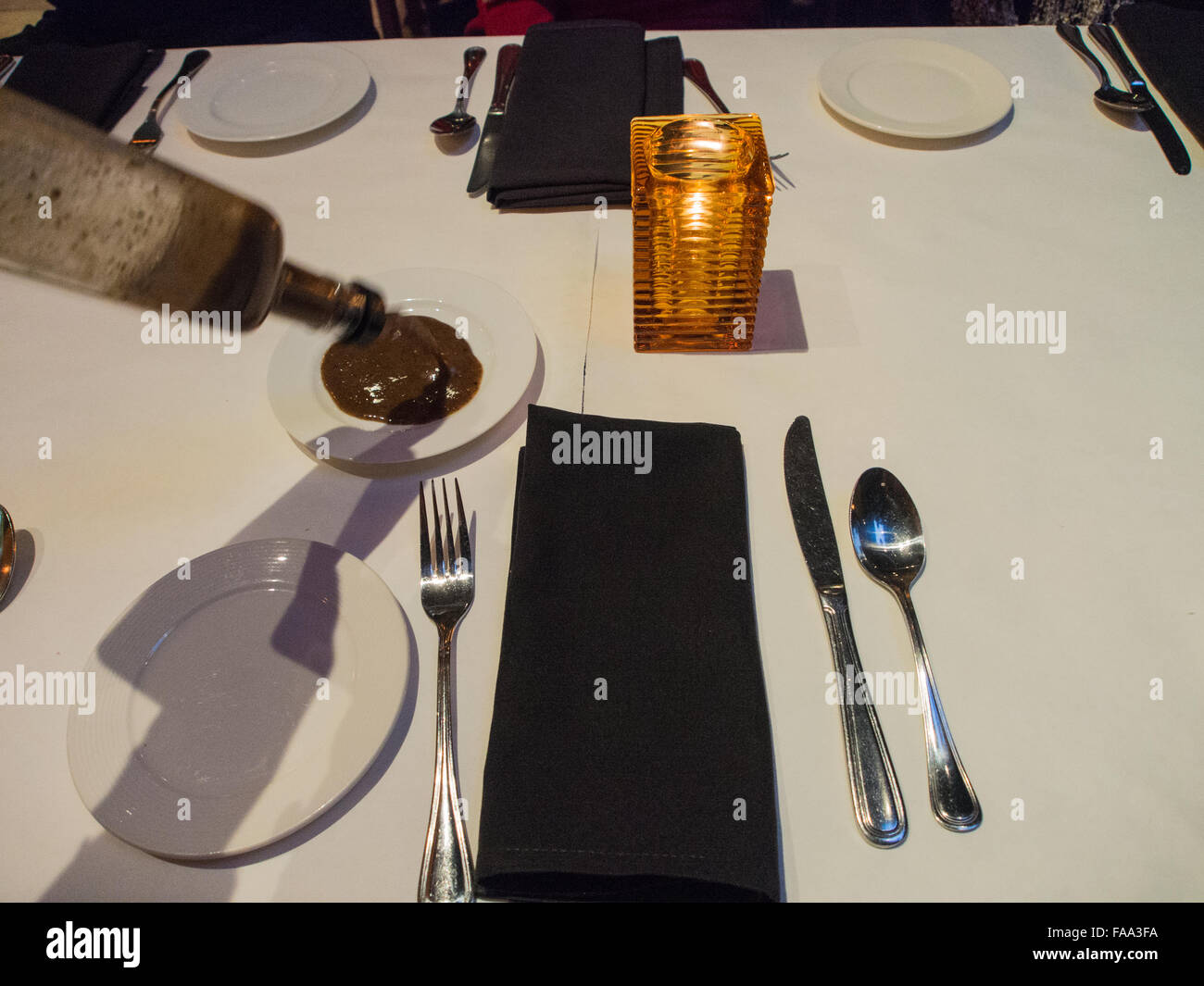 Pouring sauce hi-res stock photography and images - Alamy