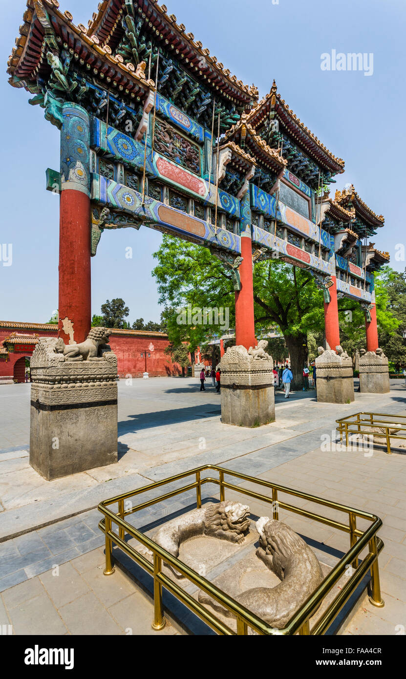 Chinese gate hi-res stock photography and images - Alamy