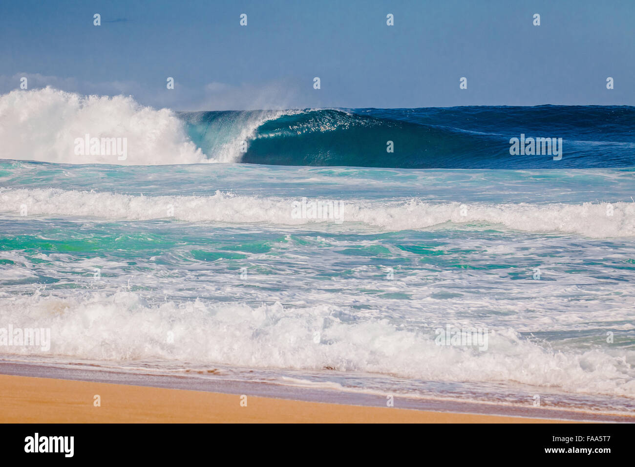 Hawaiian Surf at Pipeline Stock Photo - Alamy