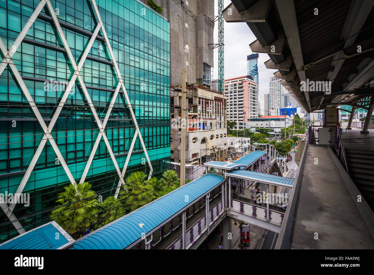 Elevated walkways hi-res stock photography and images - Alamy