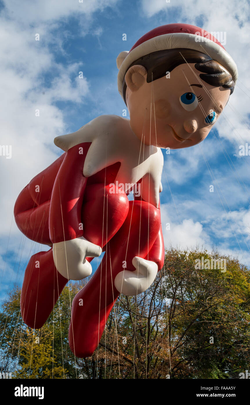 Elf On The Shelf balloon from the Macy's Thanksgiving Day Parade in ...