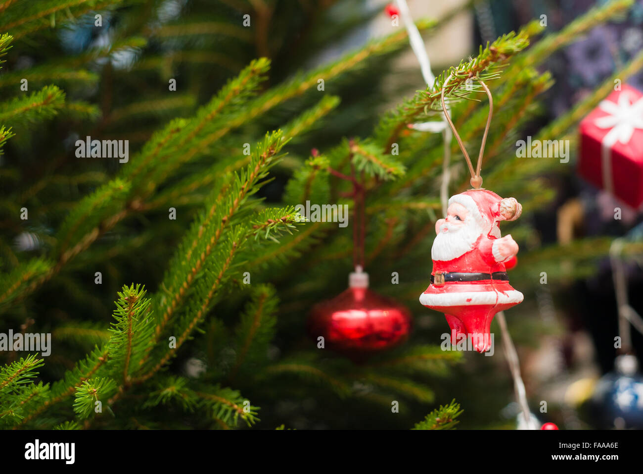 Real christmas tree hi-res stock photography and images - Alamy