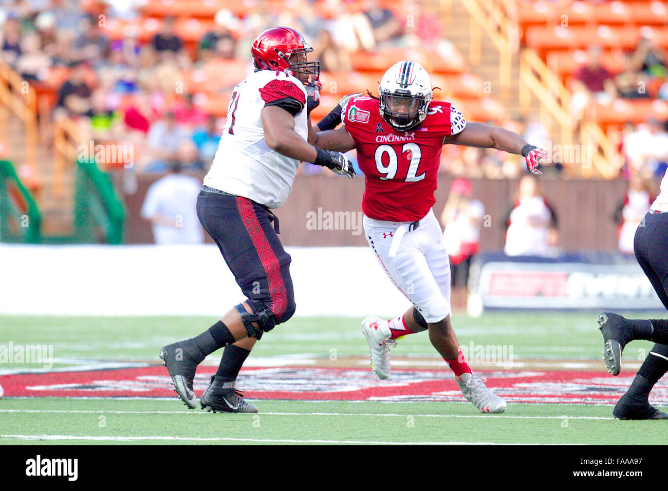 Honolulu, HI, USA. 24th Dec, 2015. Cincinnati Bearcats defensive ...