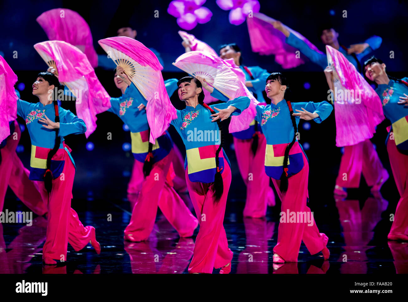 Los Angeles, California, USA. 24th Dec, 2015. The Shin Dance Company ...