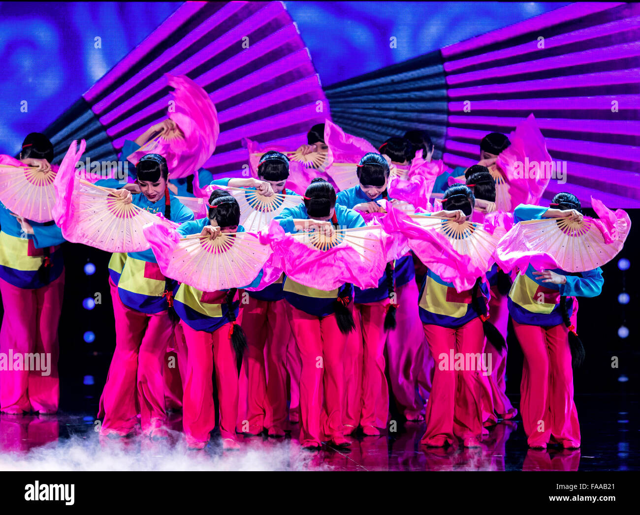 Los Angeles, California, USA. 24th Dec, 2015. The Shin Dance Company ...