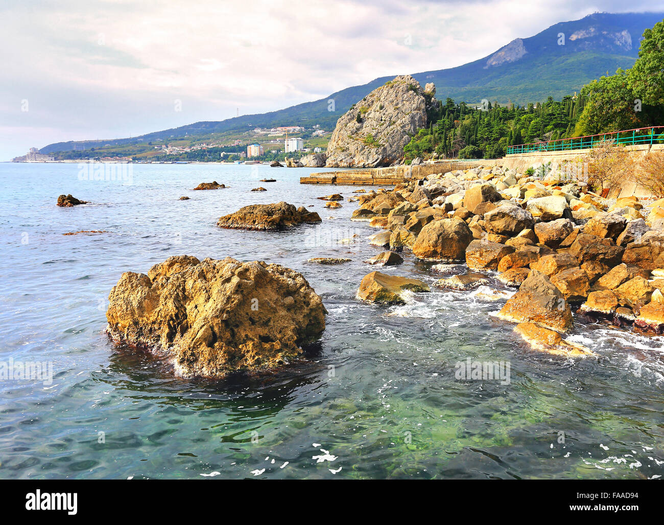 View of the sea shore with stones and rocks Stock Photo - Alamy