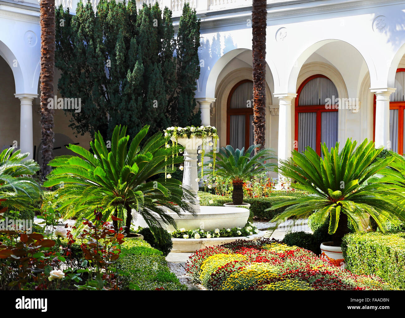 Courtyard of white palace with arches and palm trees Stock Photo - Alamy