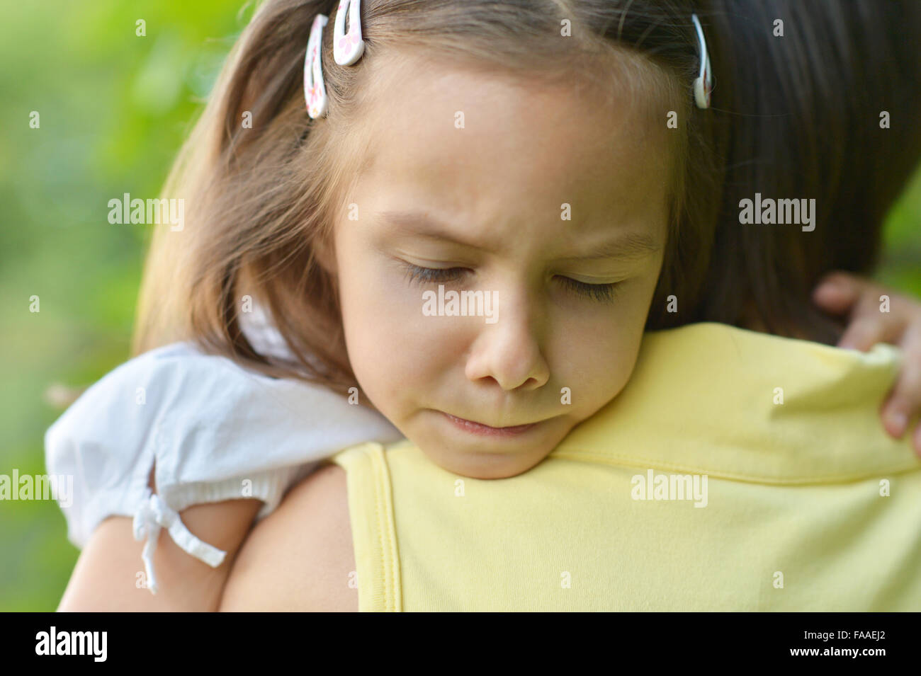 Mother with sad daughter Stock Photo - Alamy