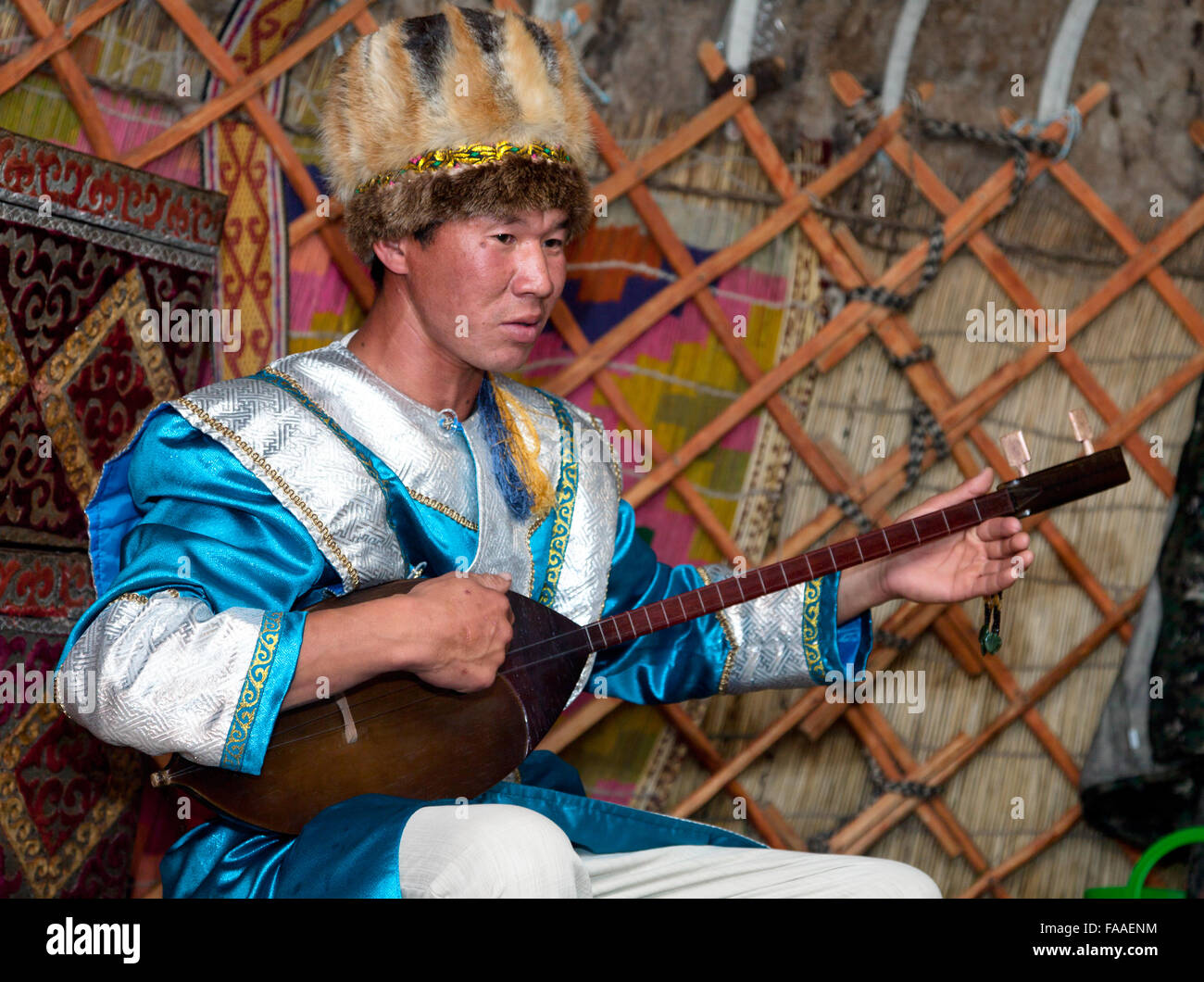 Mongolian musical instrument hi-res stock photography and images - Alamy