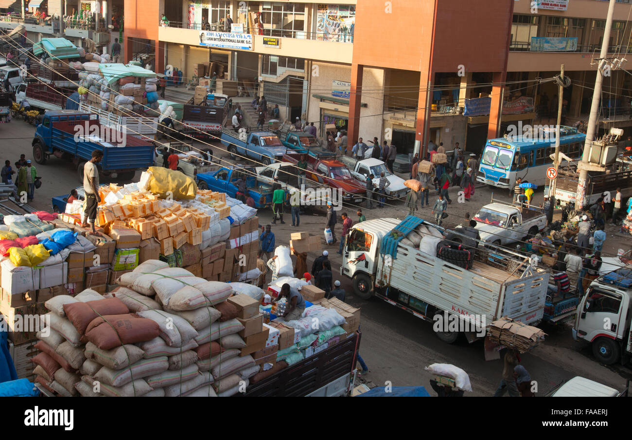 ETHIOPIA ADDIS ABABA,DECEMDER 27,2013.The largest African market ...