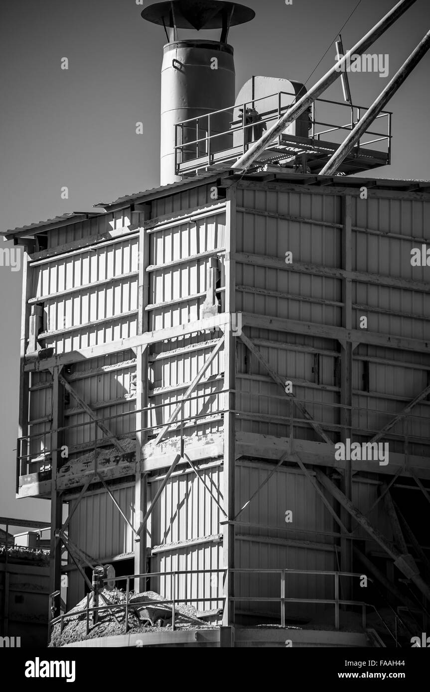 Refinery structure, pipelines and towers, heavy industry overview Stock ...