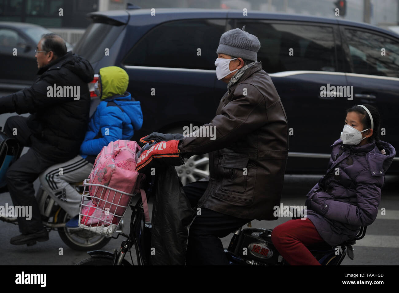 People wear masks as a thick haze of air pollution envelopes Beijing ...