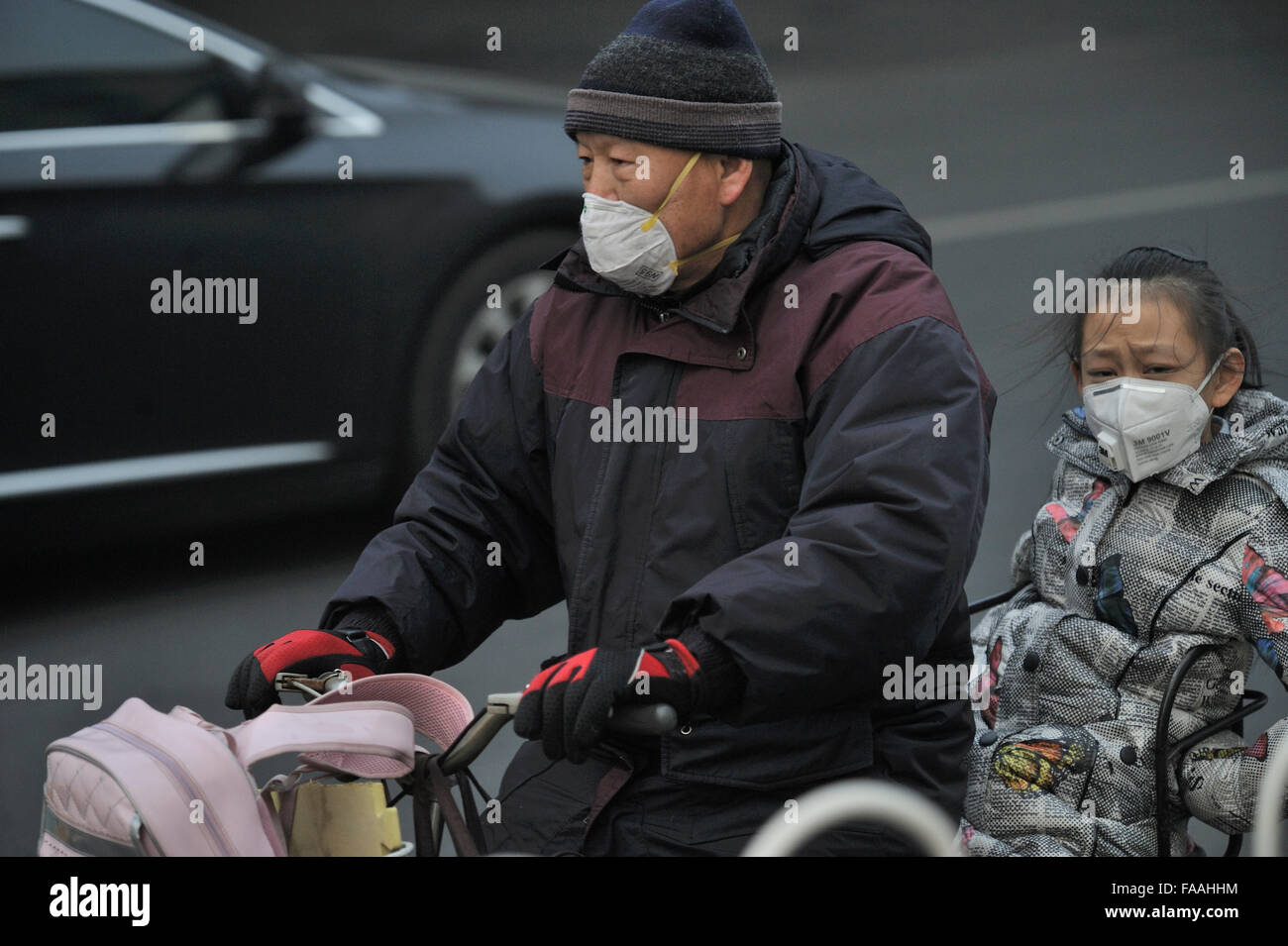 People wear masks as a thick haze of air pollution envelopes Beijing ...