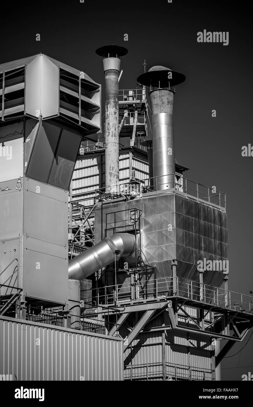 Refinery structure, pipelines and towers, heavy industry overview Stock ...