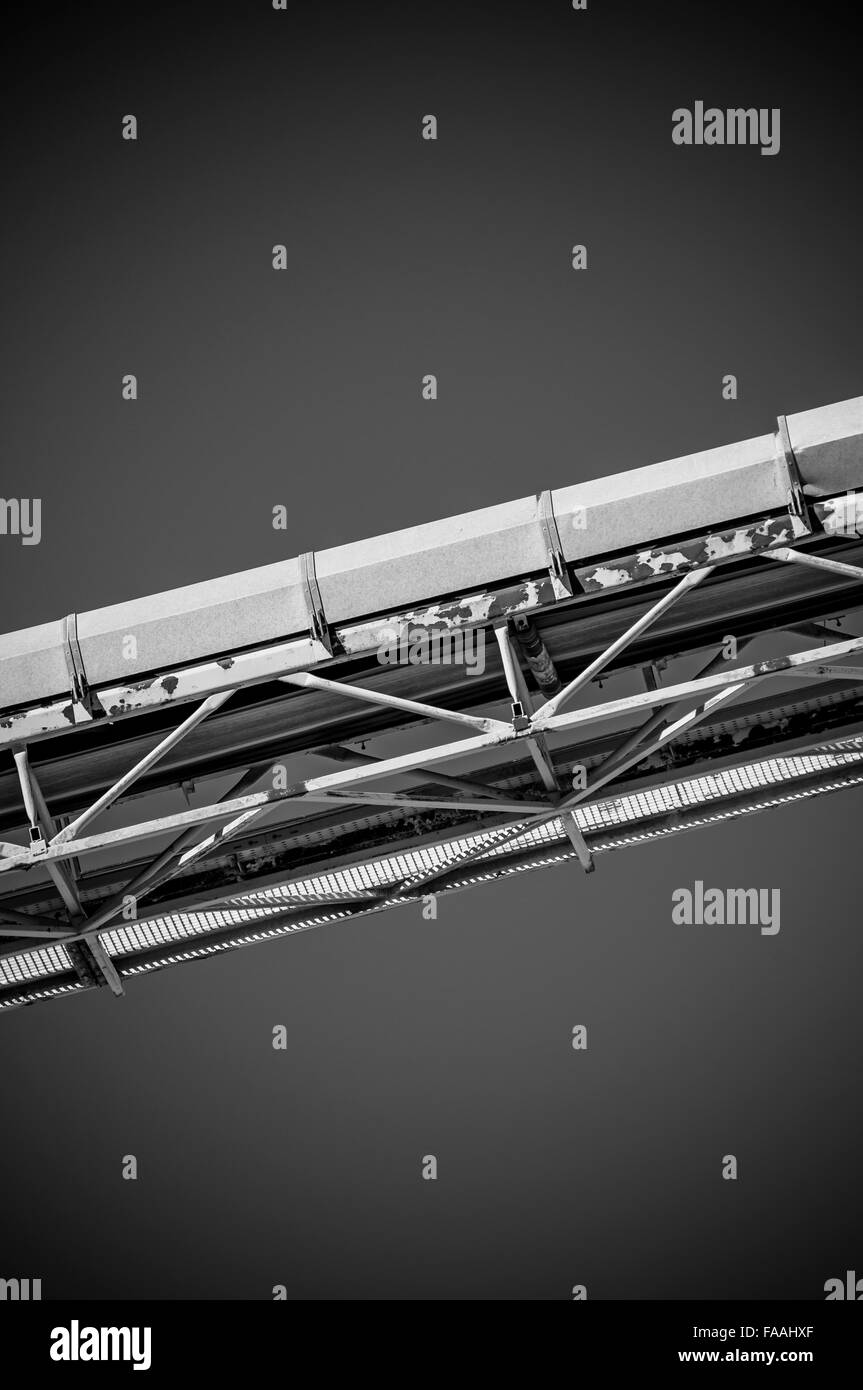 Refinery structure, pipelines and towers, heavy industry overview Stock ...