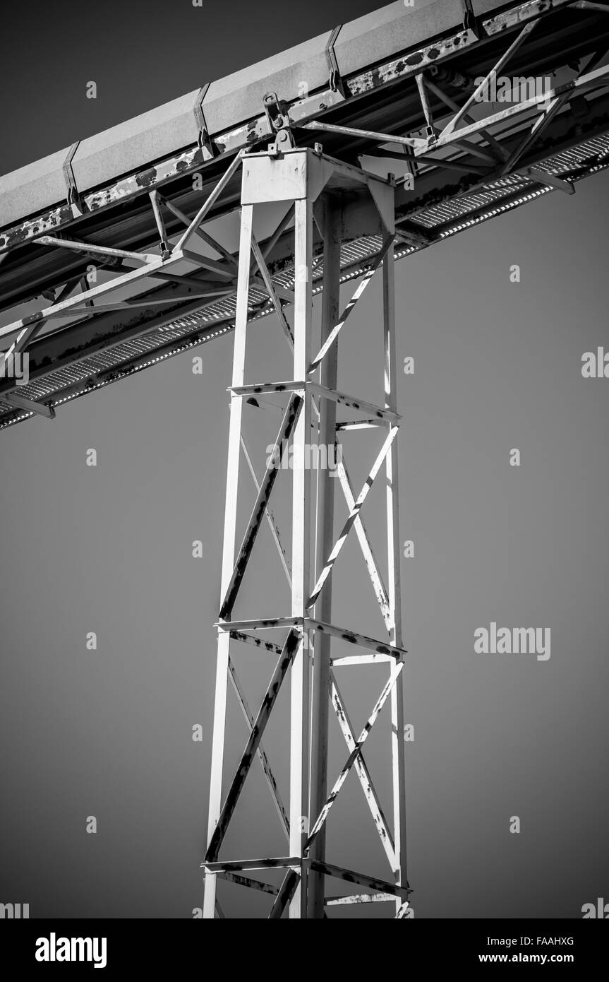 Refinery structure, pipelines and towers, heavy industry overview Stock ...