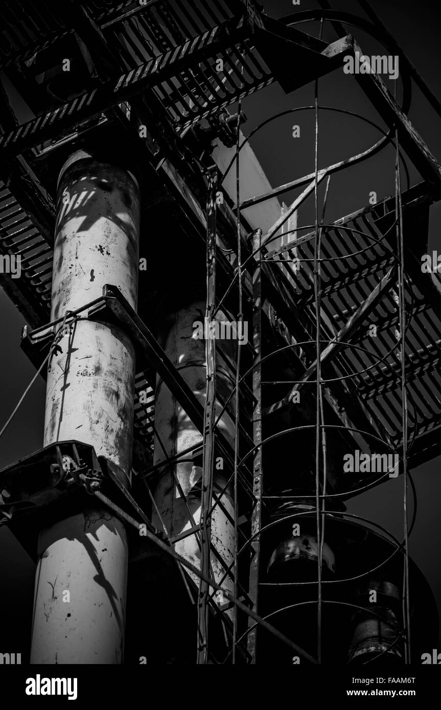 Refinery structure, pipelines and towers, heavy industry overview Stock ...