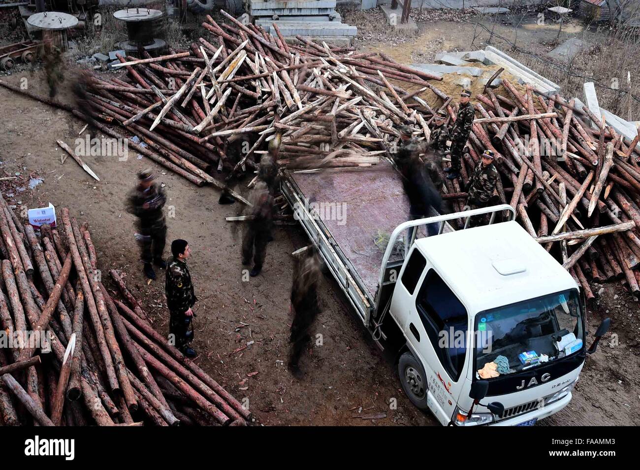 Mine tunnel collapsed hi-res stock photography and images - Alamy