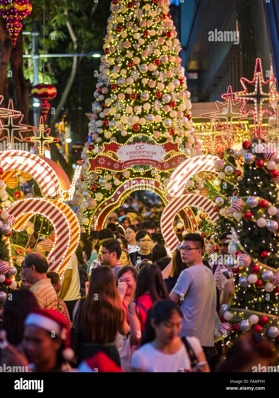 Singapore. 25th Dec, 2015. People walk through displays of Christmas ...