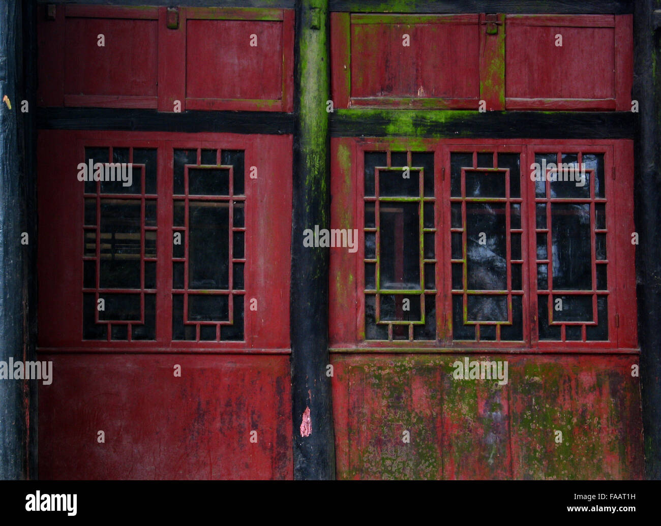 Old Chinese wooden building with moss Stock Photo - Alamy
