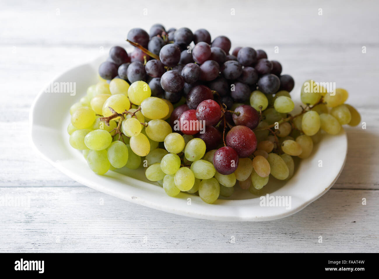 Plate with green grapes hi-res stock photography and images - Alamy