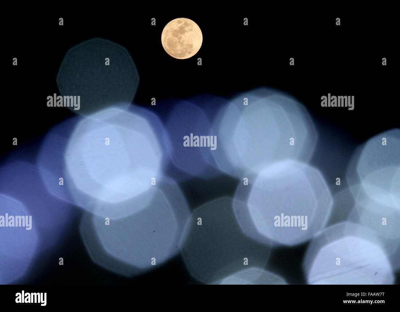 Bangkok, Thailand. 25th Dec, 2015. A full moon on Christmas Day in ...