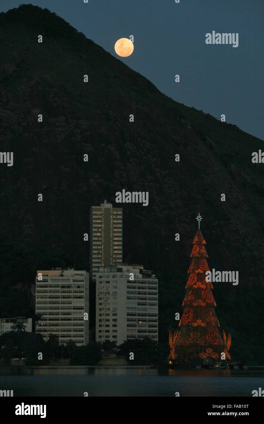 Brazil floating christmas tree hi-res stock photography and images - Alamy