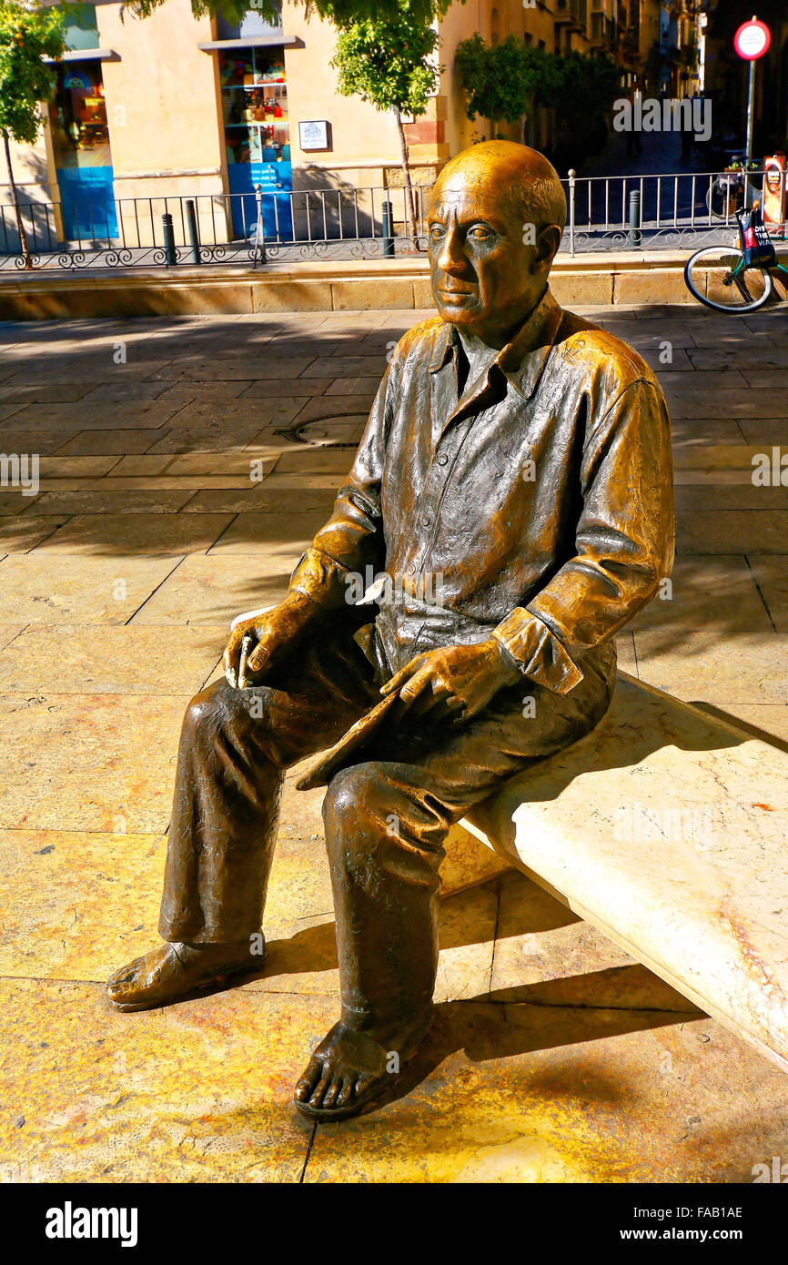 Bronze picasso statue hi-res stock photography and images - Alamy